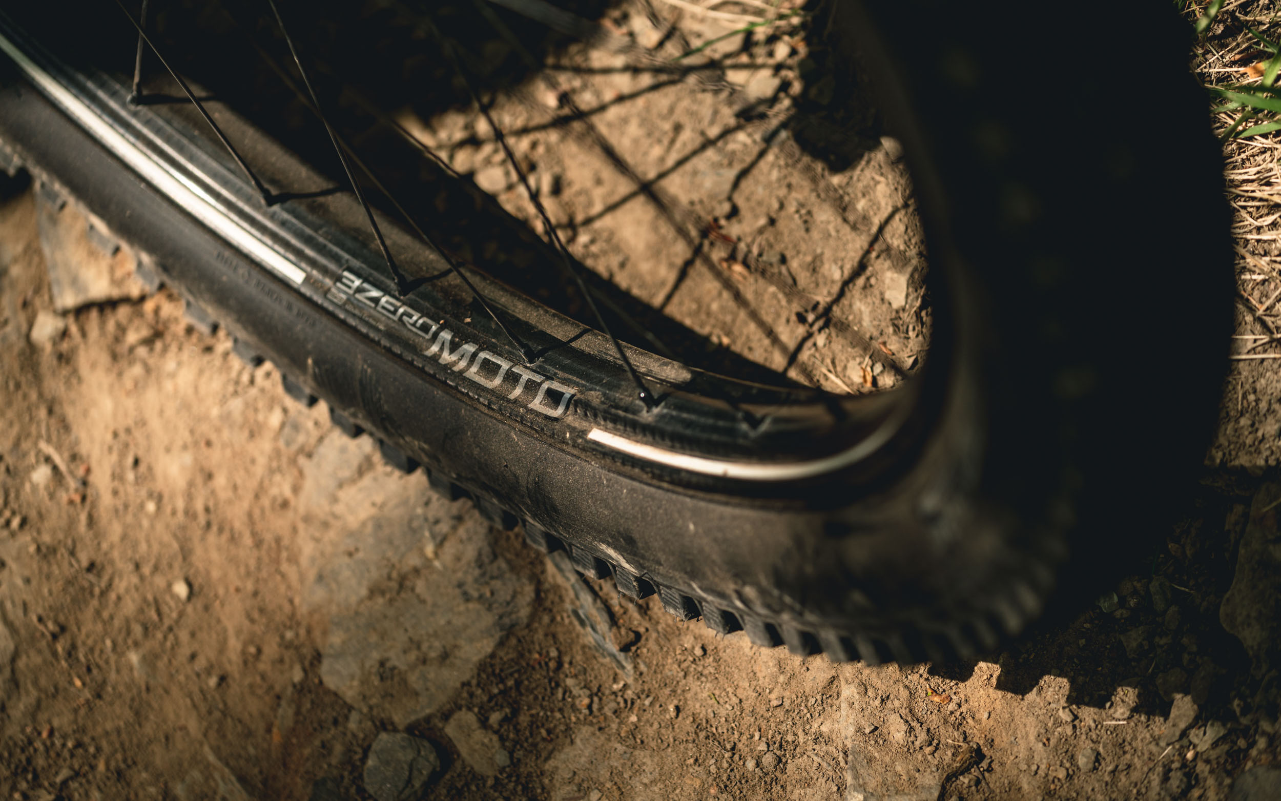 Test | Zipp 101 & 3 Zero Moto wielen: de wereld ... euh de velg is plat ...