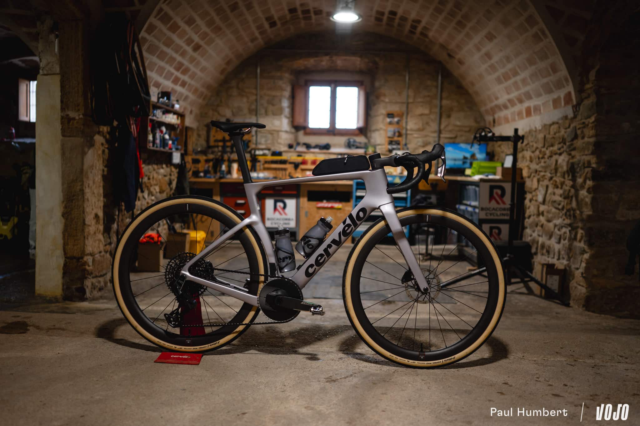 Test nieuw | Cervélo Áspero-5: een aero-gravelbike om door de lucht te ...
